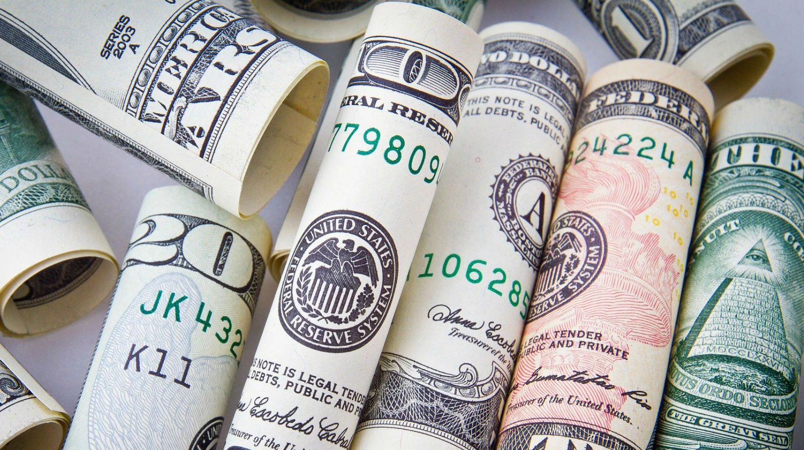 Fold Betting Explained【2025】🥇 Is it a good strategy?